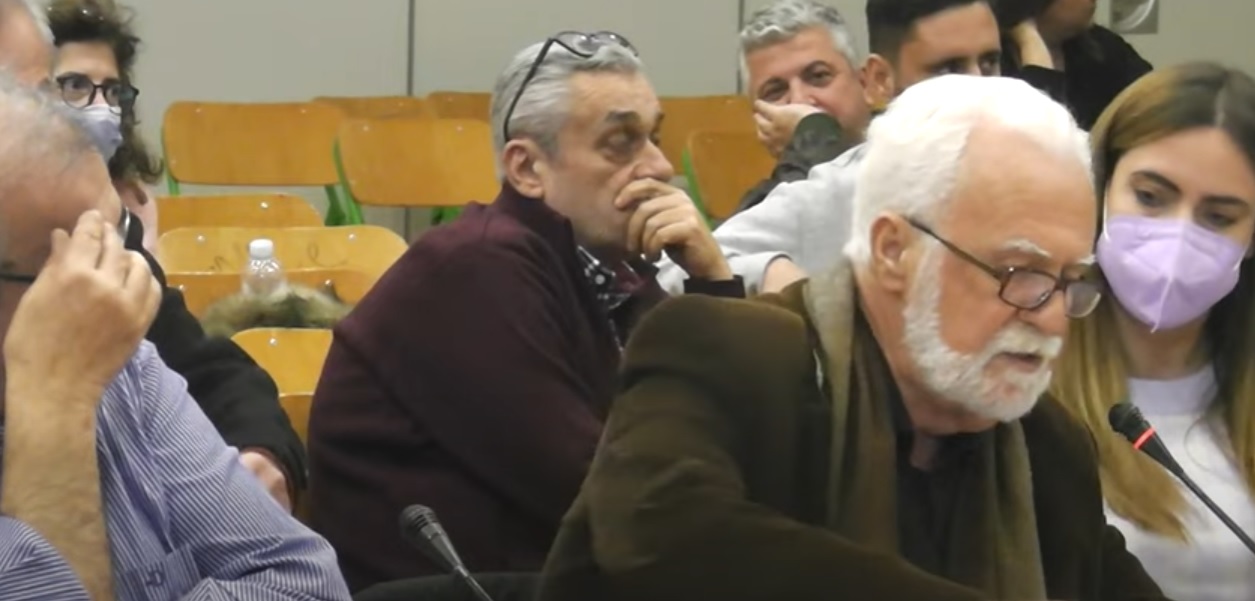 Δείτε το βίντεο με την παρέμβαση του Παντελή Γρετζελιά κατά του Γιάννη ...